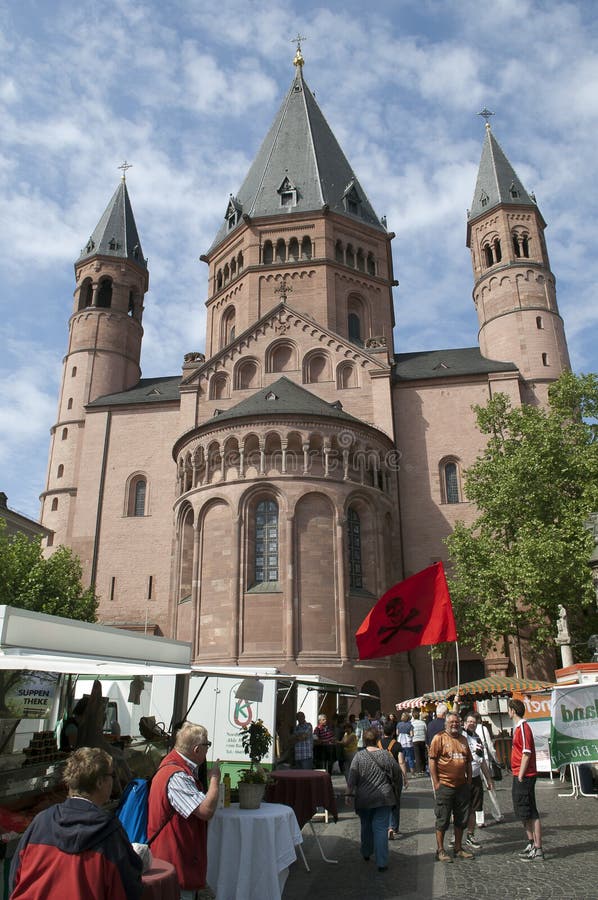 De Markt Van De Landbouwer Van MAINZ, DUITSLAND Redactionele Afbeelding ...