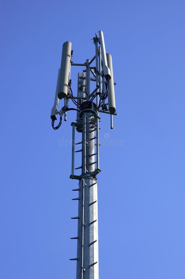 Mobiele mast stock afbeelding. Image of televisie, satelliet - 763217