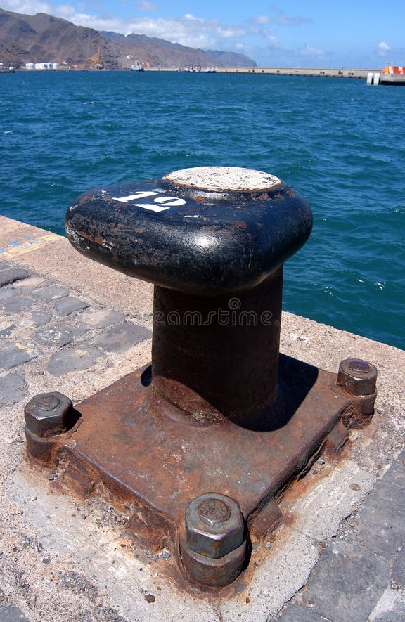 De Meerpaal Van De Meertros Stock Afbeelding - Image of zeil, roestig ...