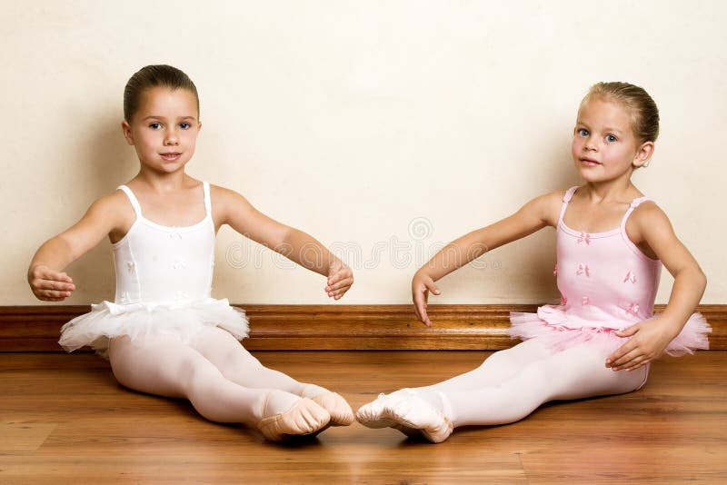 De Meisjes van het ballet stock foto. Image of kleding - 10730894