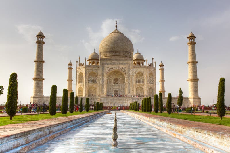 De Mening Agra Van Mahal Van Taj in India Redactionele Foto - Image of ...