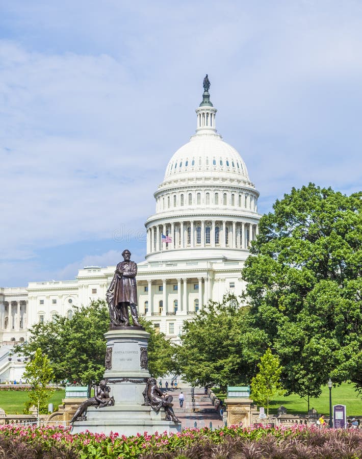 Het Standbeeld Van Het Capitool Stock Afbeelding - Image of lansing ...