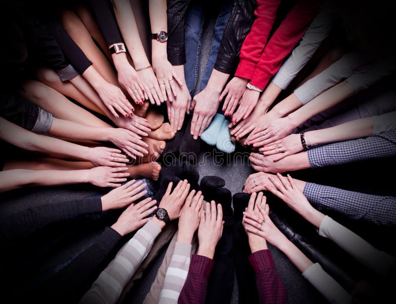 De Mensen Brengen Gecombineerde Handen Samen Stock Foto - Image of ...