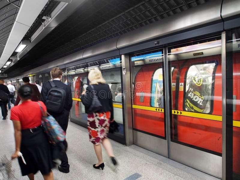 De metropost van Londen redactionele foto. Image of lijn - 33130496