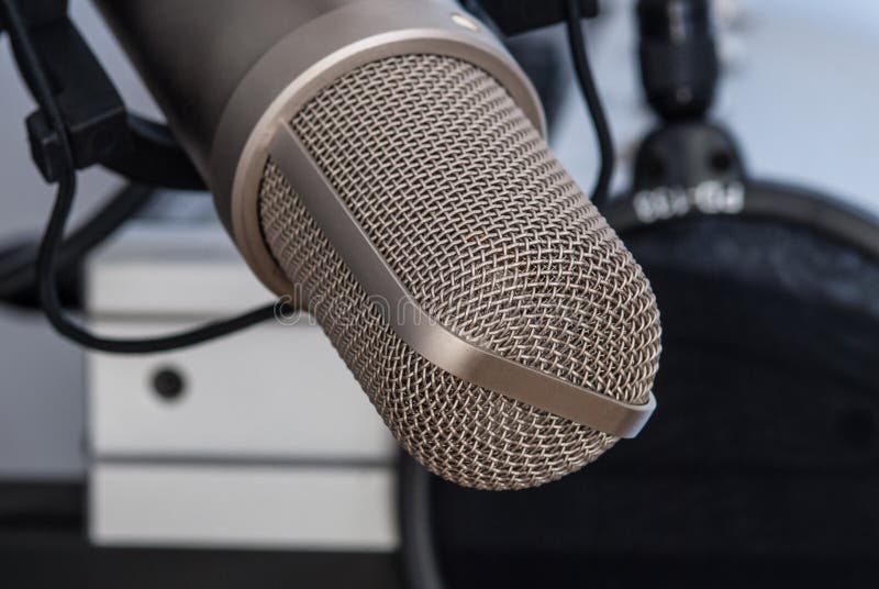 De microfoon van de studio stock afbeelding. Image of audio - 100636419