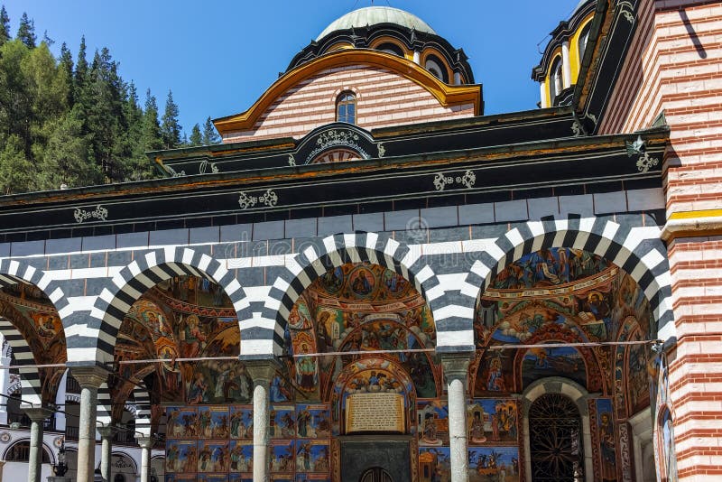 De Middeleeuwse Bouw Van Klooster Van Heilige Ivan John Van Het ...