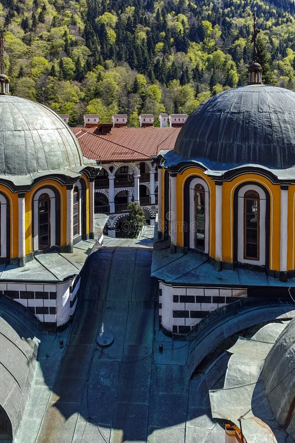 De Middeleeuwse Bouw Van Klooster Van Heilige Ivan John Van Het ...