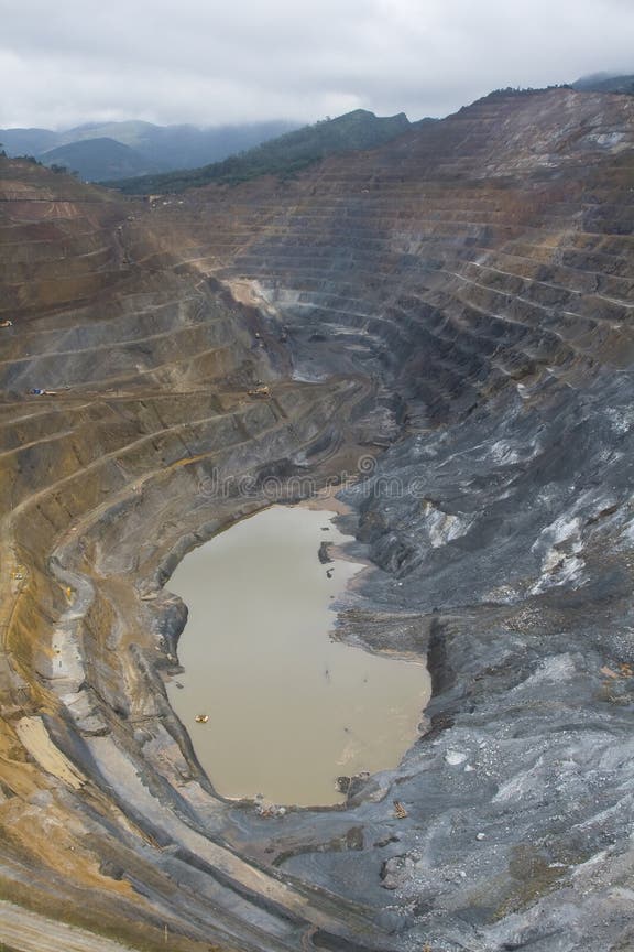 Mijnbouw van erts stock foto. Image of mineraal, mijnbouw - 19354076