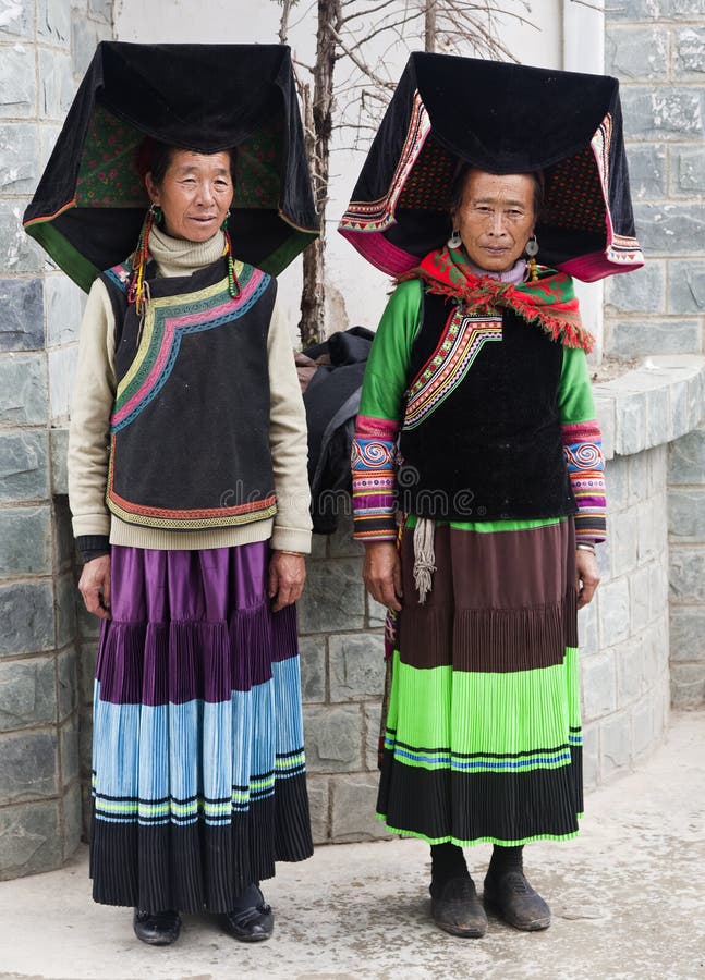 De Minderheidsgroep Van De Mensen Van Yi in China Redactionele ...