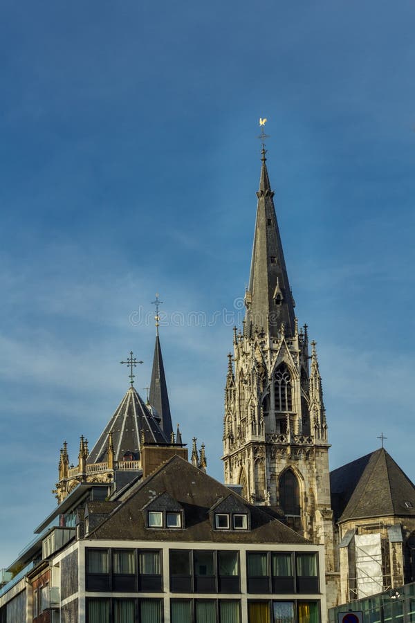 De Moderne En Oude Stad Van Aken Stock Afbeelding - Image of zaken ...