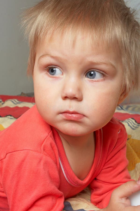 Lieve babyjongen stock foto. Image of positiviteit, gezond - 2084866