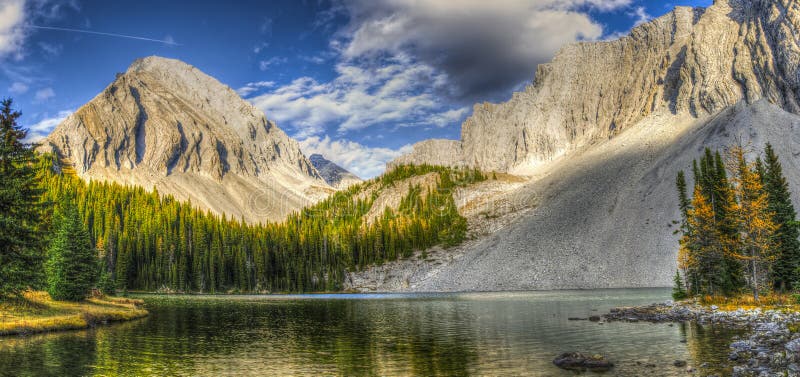 De Mooie Landschappen Van De Dalingsberg Stock Afbeelding - Image of ...