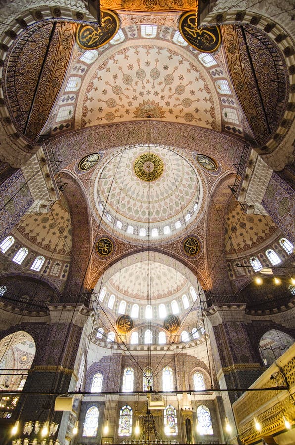 De Moskee Van Cami Van Yeni Stock Afbeelding - Image of binnenlands ...