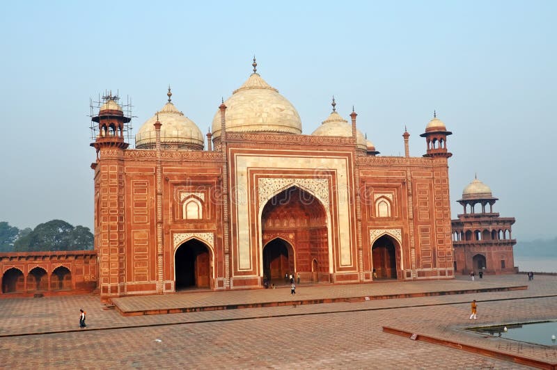 De Moskee Van Mahal Van Taj Stock Afbeelding - Image of blauw ...