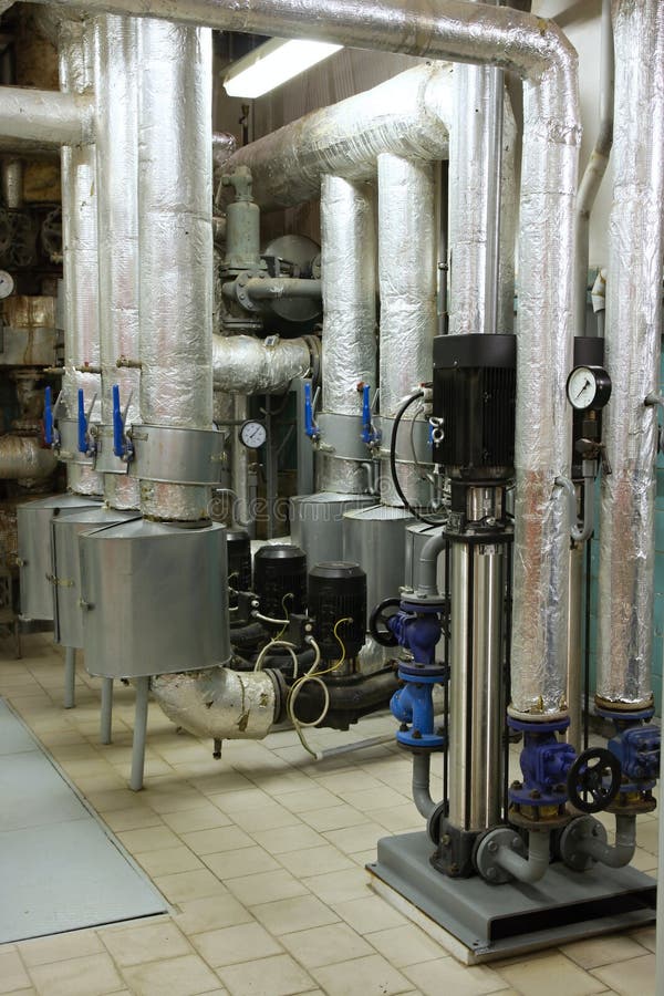 De Motor Met Pomp En Stoom Het Verwarmen Stock Foto - Image of rood ...