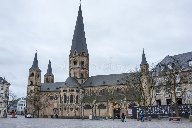 De munster van Bonn redactionele fotografie. Image of duitsland - 109177792