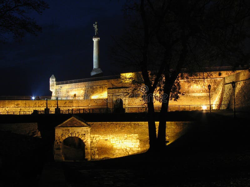 Mystieke muur stock foto. Image of architectuur, licht - 504388