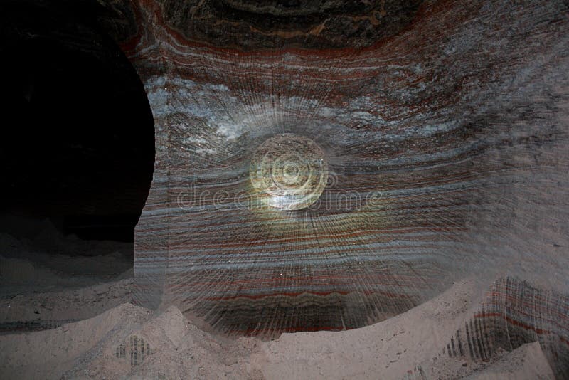 De Muur Van De Rots Met Sporen Van Het Verpletteren Stock Afbeelding ...