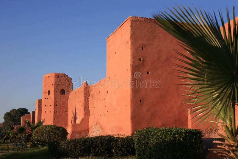 De Muur Van De Stad in Marrakech Stock Afbeelding - Image of magreb ...