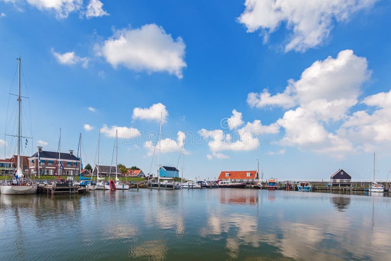 De Nederlandse Haven Van Hindeloopen Stock Afbeelding - Image of ...