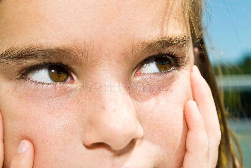 De Ogen Van Het Kind Sluiten Omhoog/Uitdrukking Stock Afbeelding ...