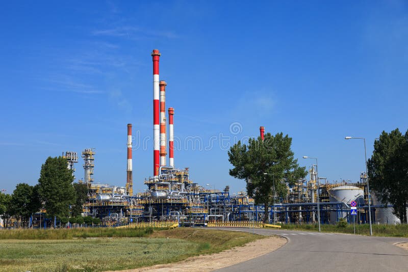 Raffinaderij Van Exxonmobil Esso in De Botlek-haven in De Haven Van ...