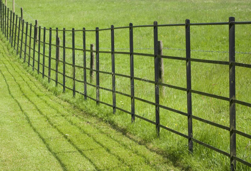 De Omheining van het ijzer stock afbeelding. Image of gesmeed - 2538039