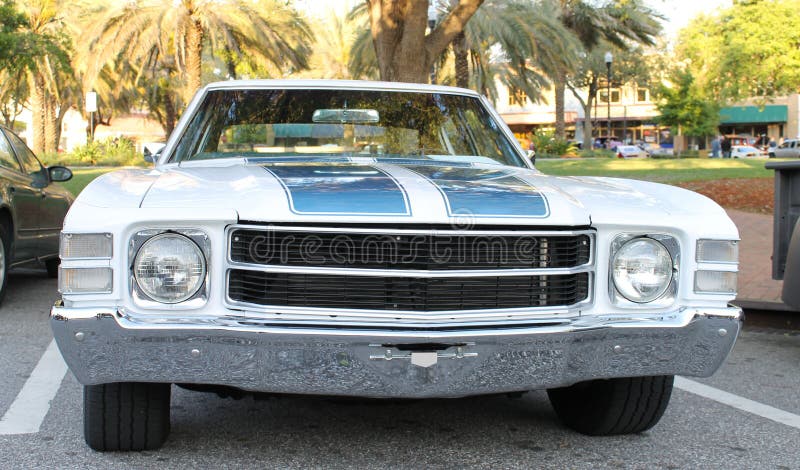 De oude Auto van Chevrolet stock foto. Image of antiquiteit - 30071070