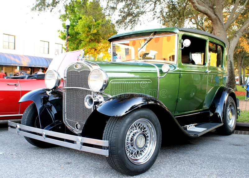 Oude Ford auto stock foto. Image of rood, droogbaar, populair - 29133118