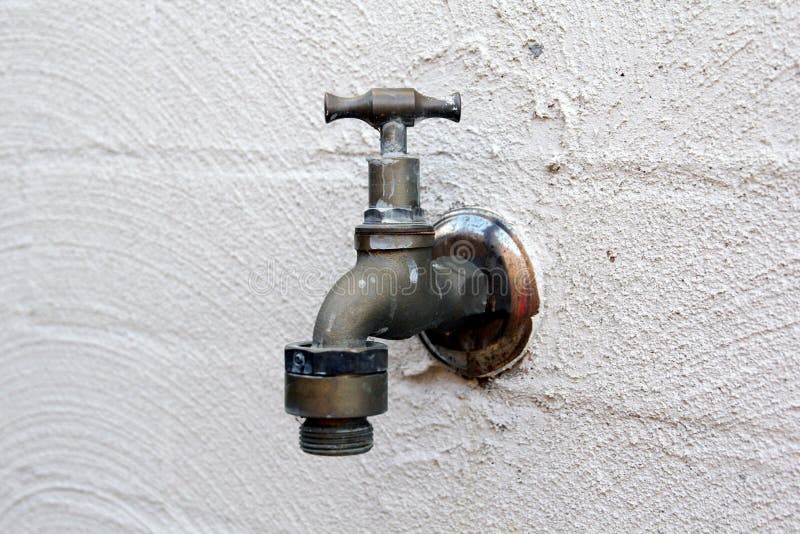 De Oude Kraan Van Het Water Stock Foto - Image of lopen, staal: 53376052
