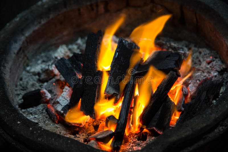 Oude Braadpanvlam Van Een Brazierkachel Stock Foto - Image of brand ...