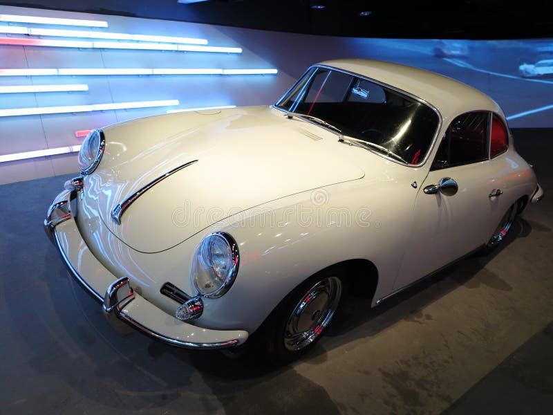De Oude Witte Auto Van Porsche Redactionele Afbeelding - Image of macht ...