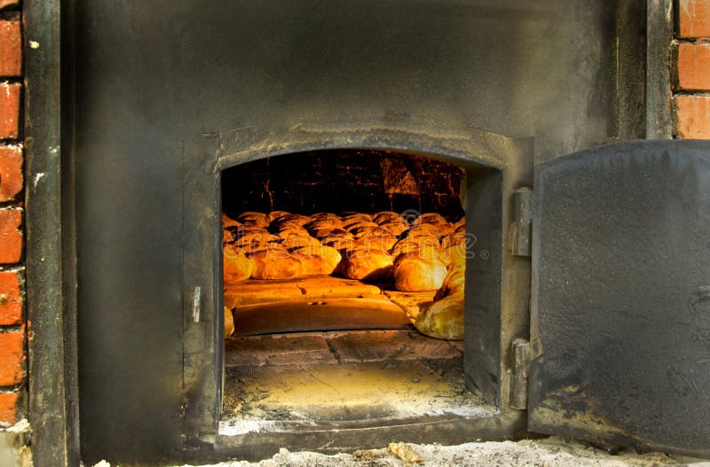 De Oven Kokend Brood Van De Baksteen Stock Foto - Image of pizza, vers ...