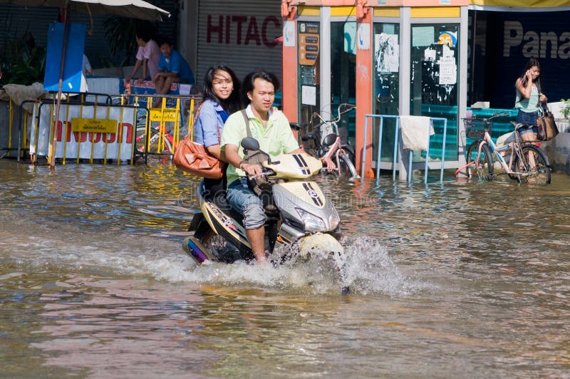 De Overstroming Van De Moesson in Bangkok Oktober 2011 Redactionele ...