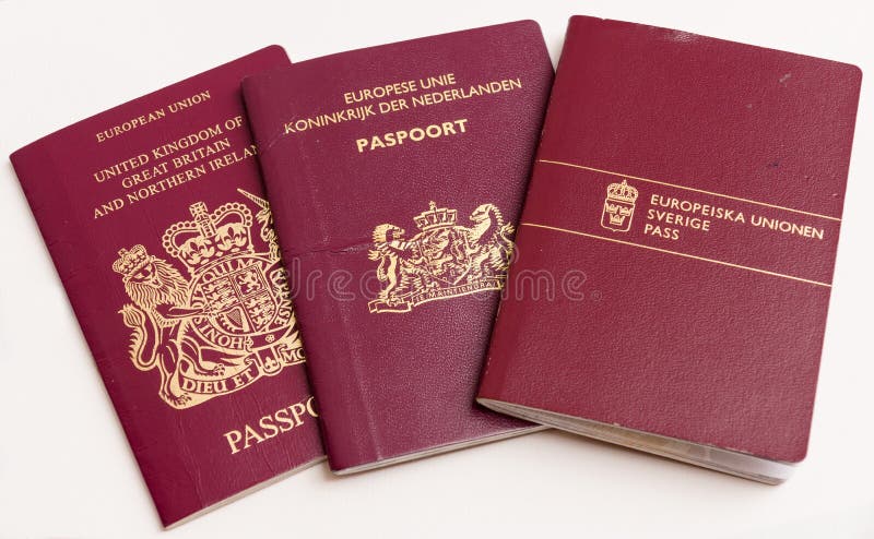 Nederlands paspoort op wit stock foto. Image of symbool - 26596230