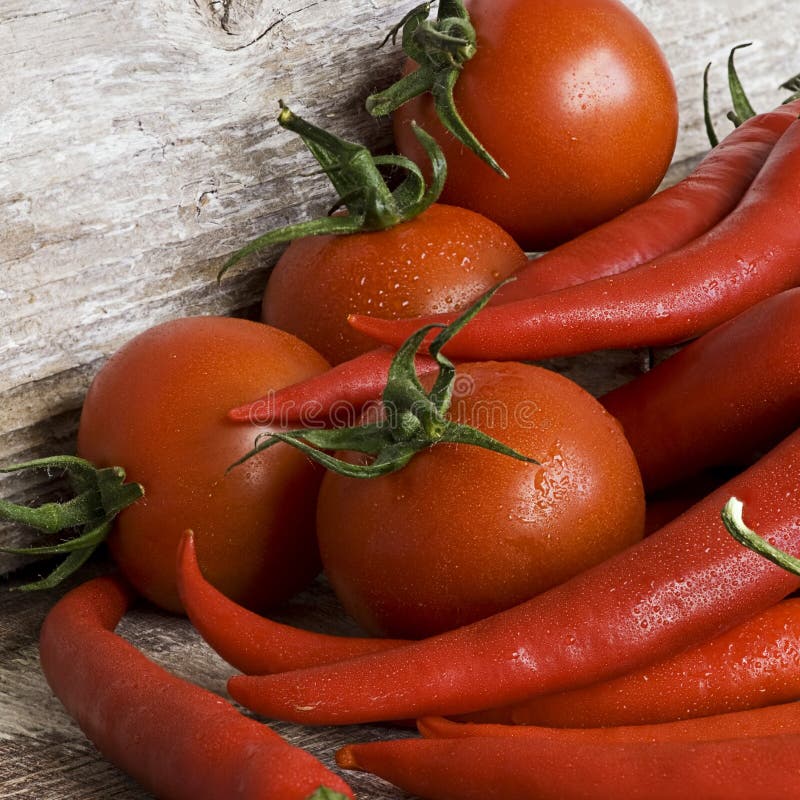 De Peper En De Tomaat Van De Spaanse Peper Stock Afbeelding - Image of ...