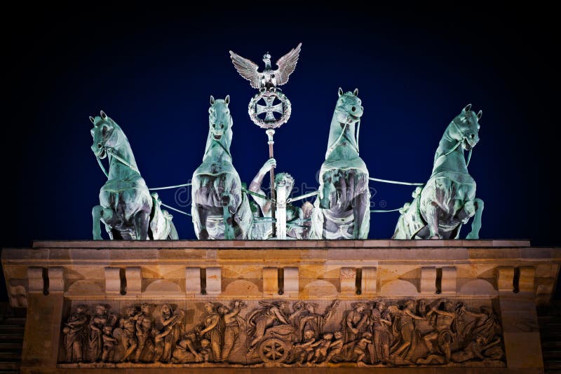 De Piek Van Brandenburger in Berlijn Stock Foto - Image of boog, poort ...
