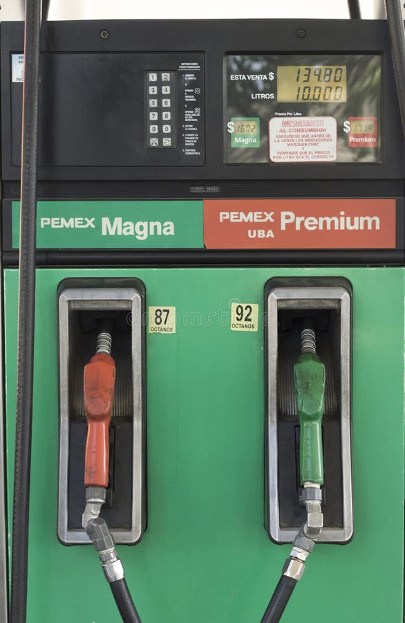 Benzinestation redactionele stock foto. Image of toename - 83725543