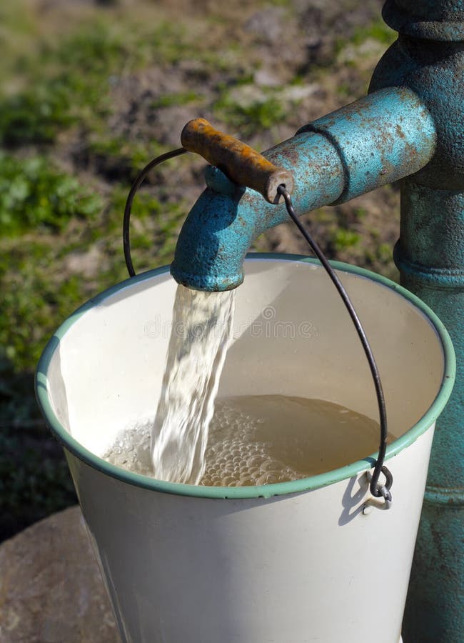 De pomp van het water stock afbeelding. Image of sluit - 19305549