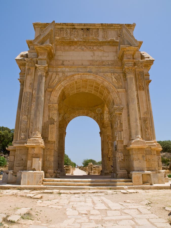 De poort stock foto. Image of decoratie, ruïne, bestrating - 10494272