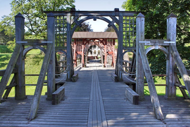 De Poort En De Brug Van Het Kasteel Stock Afbeelding - Image of huis ...