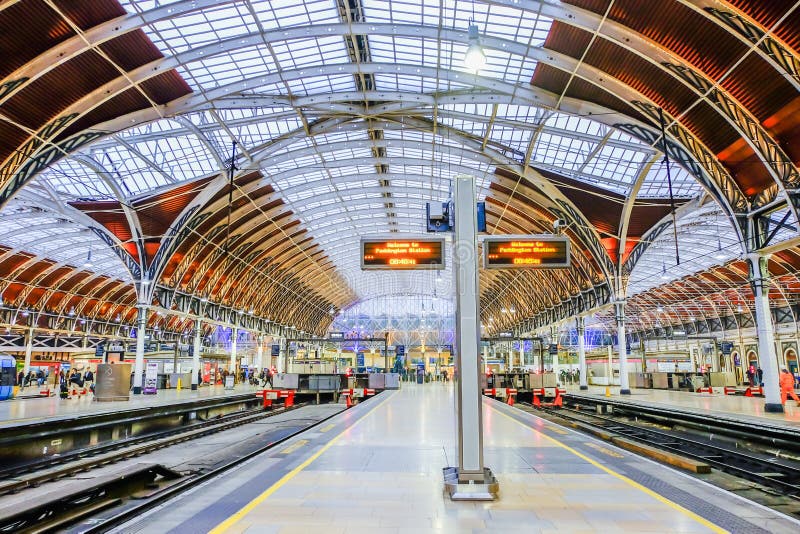 De post van Paddington redactionele fotografie. Image of post - 99891332