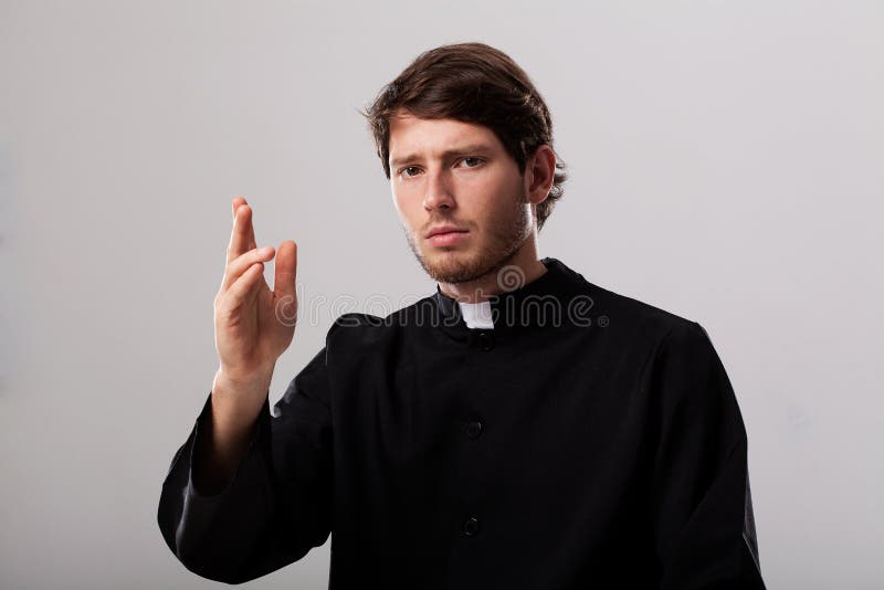 De Priester Geeft Een Zegen Stock Foto - Image of katholicisme, mens ...