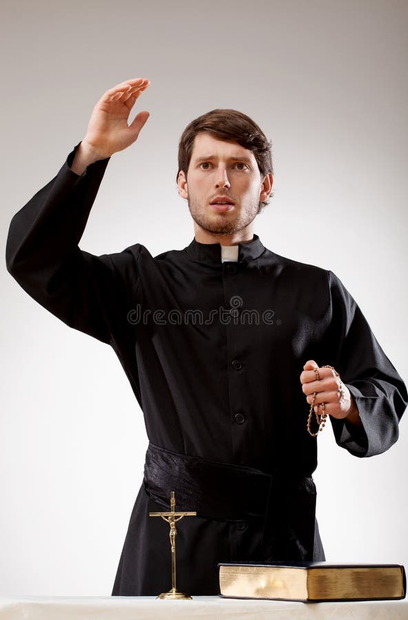 De Priester Predikt Een Preek Stock Afbeelding - Image of geestelijke ...