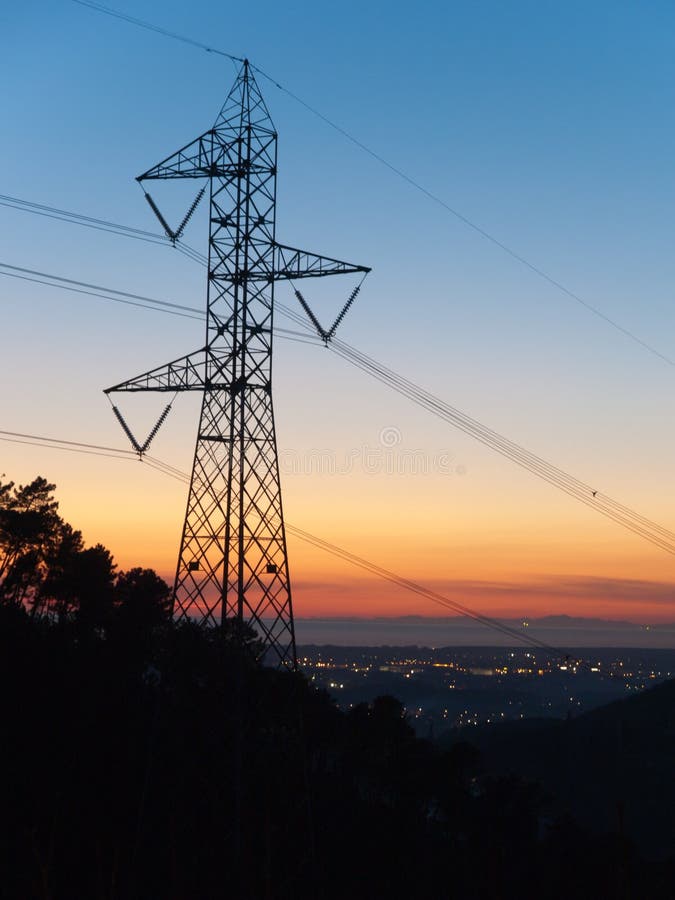 De Pyloon Van De Elektriciteit Stock Afbeelding - Image of hoog, macht ...