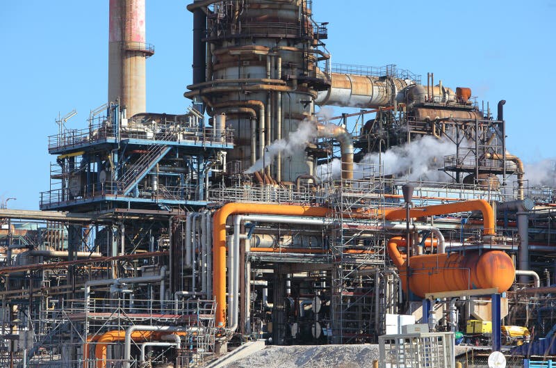 De Raffinaderij Van De Olie Stock Afbeelding - Image of toren ...