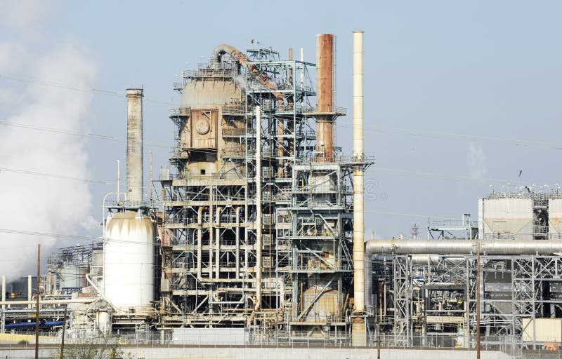 De Raffinaderij Van De Olie Stock Afbeelding - Afbeelding bestaande uit ...