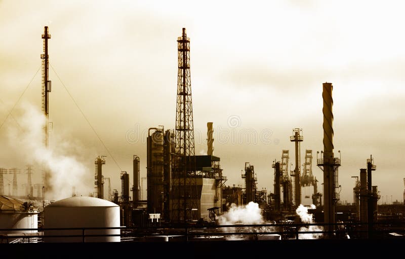 De Raffinaderij Van De Olie Stock Foto - Image of metaal, pijpleiding ...