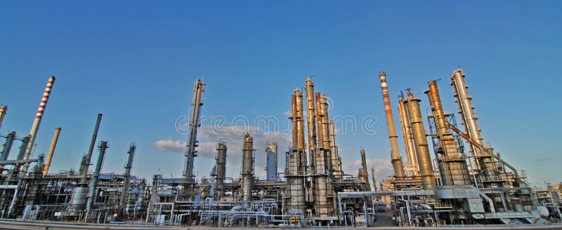 Olieverfijnerij stock afbeelding. Image of benzine, haven - 3231339
