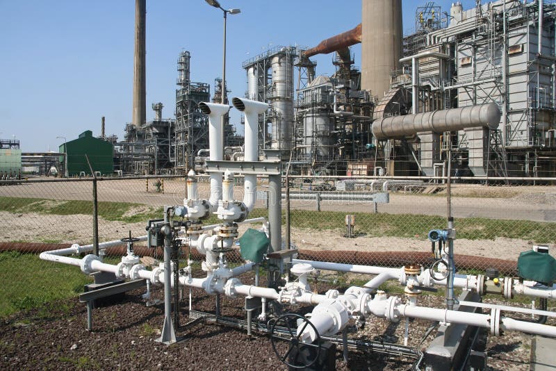 De Raffinaderij Van De Olie Stock Foto - Image of benzine ...